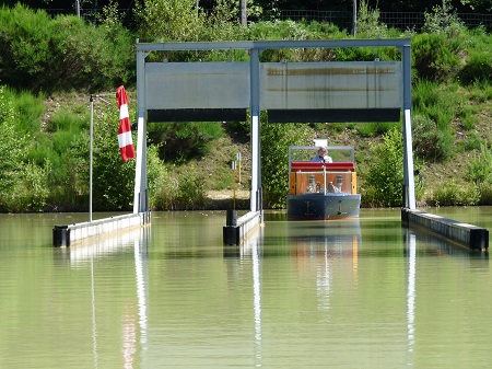 Maritime pilot training: why choosing manned models courses? - Port ...